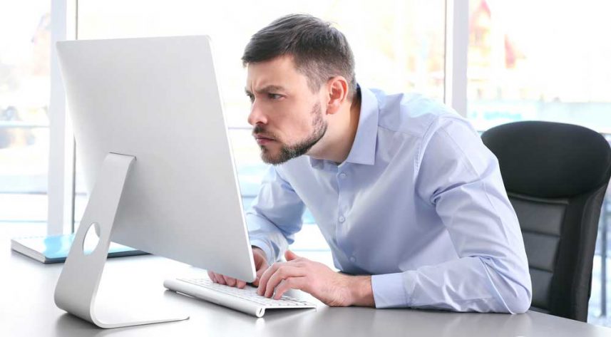 Dos courbé : quelles solutions pour améliorer votre posture